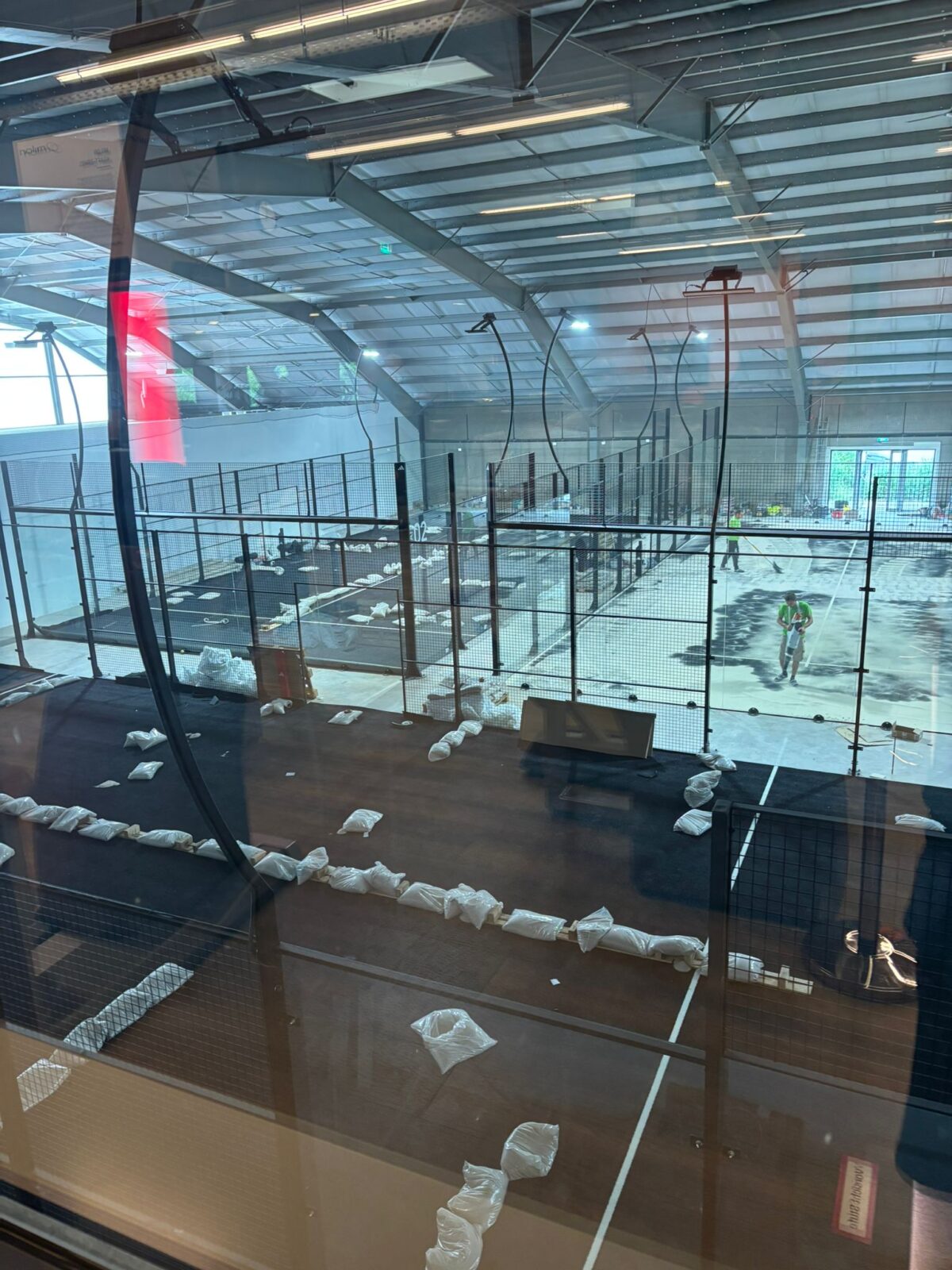 Neue Padelanlage in Rösrath: Terminal Padel startet bald durch - Padelsilo